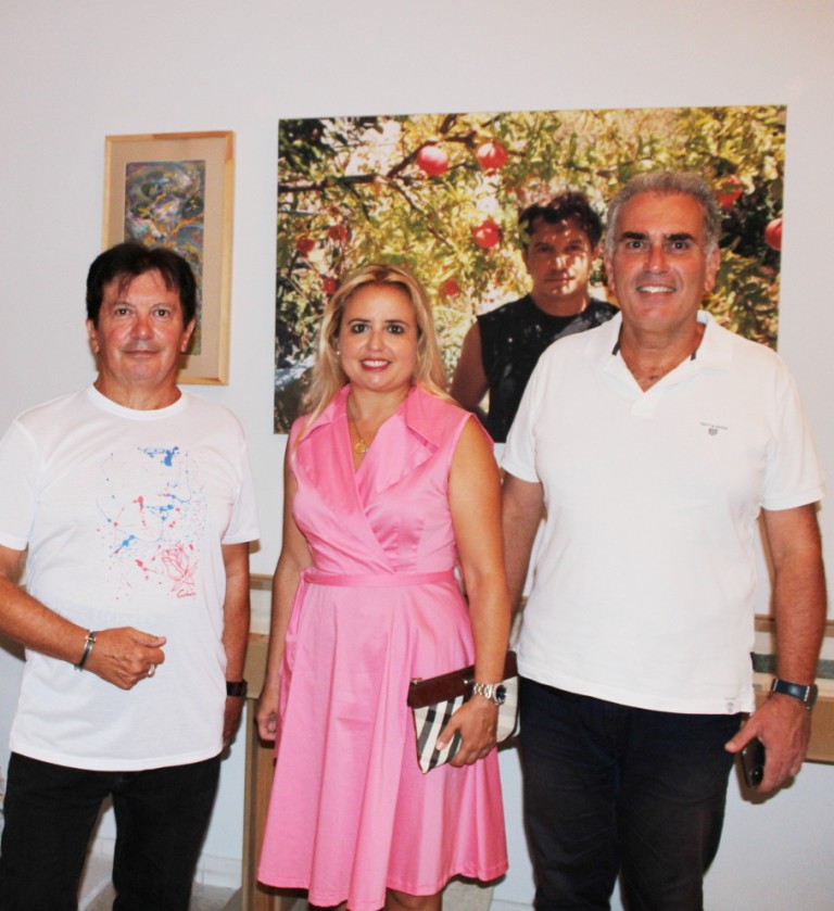 ΕΝΤΥΠΩΣΙΑΚΗ ΕΙΚΑΣΤΙΚΗ ΕΚΘΕΣΗ ΚΑΙ ΥΠΕΡΛΑΜΠΡΗ ΠΑΝΣΕΛΗΝΟΣ ΣΤΟΝ ΚΗΠΟ ΤΗΣ ...